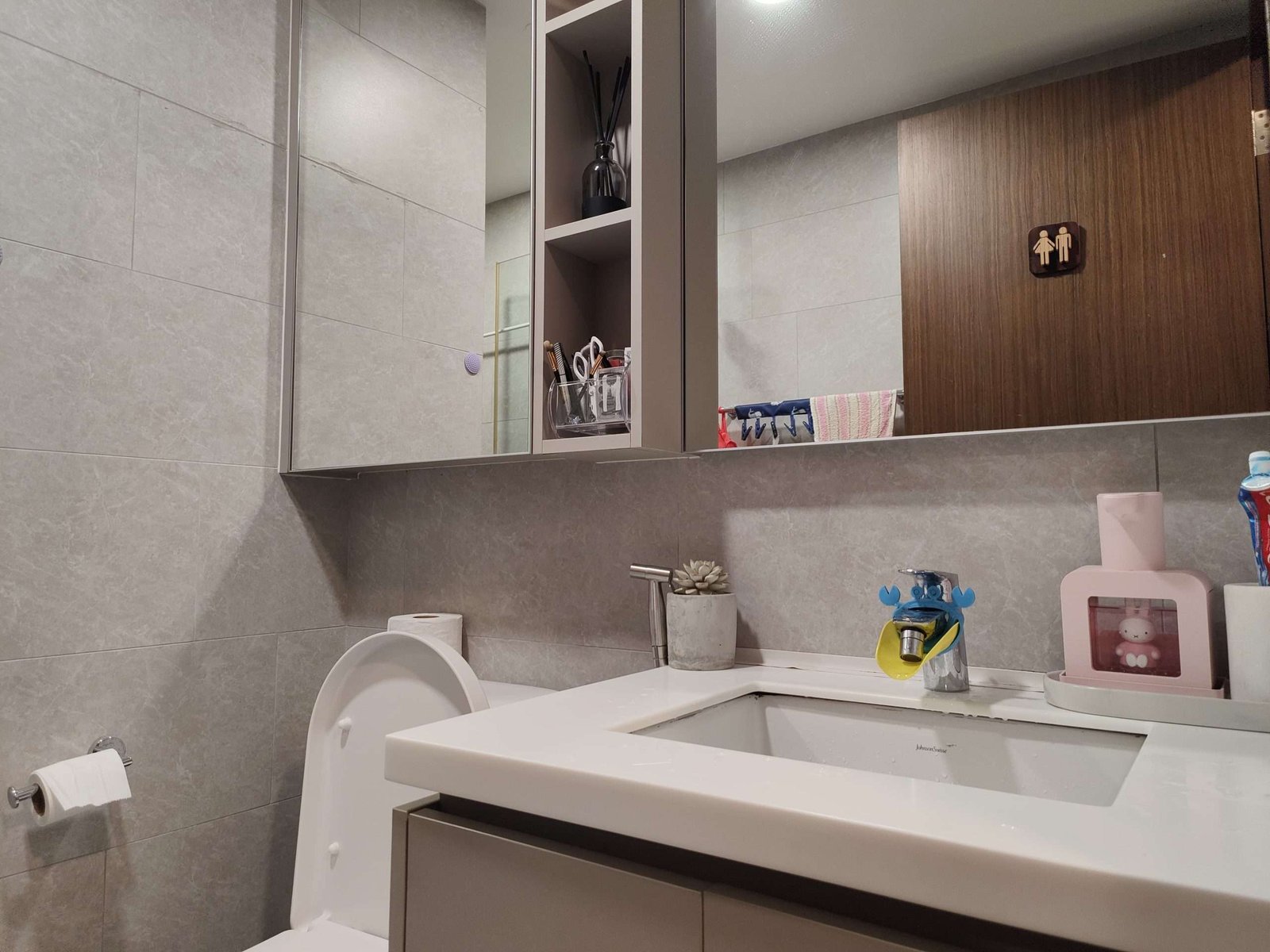 [The Visionaire]198 canberra drive - Homeseller SG